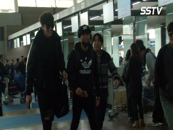 김종국-이광수, 공항에서 케미 폭발! ‘형님 기다렸어요’ (2015MAMA 출국길) [SSTV영상]