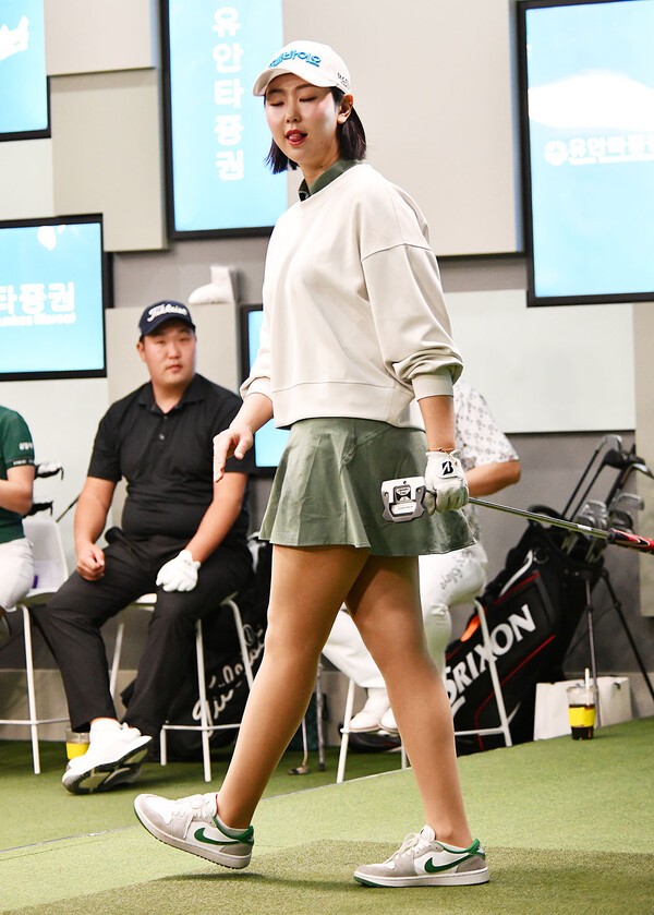 [NI포토] 조윤정 프로, 아쉬움에 혀 날름